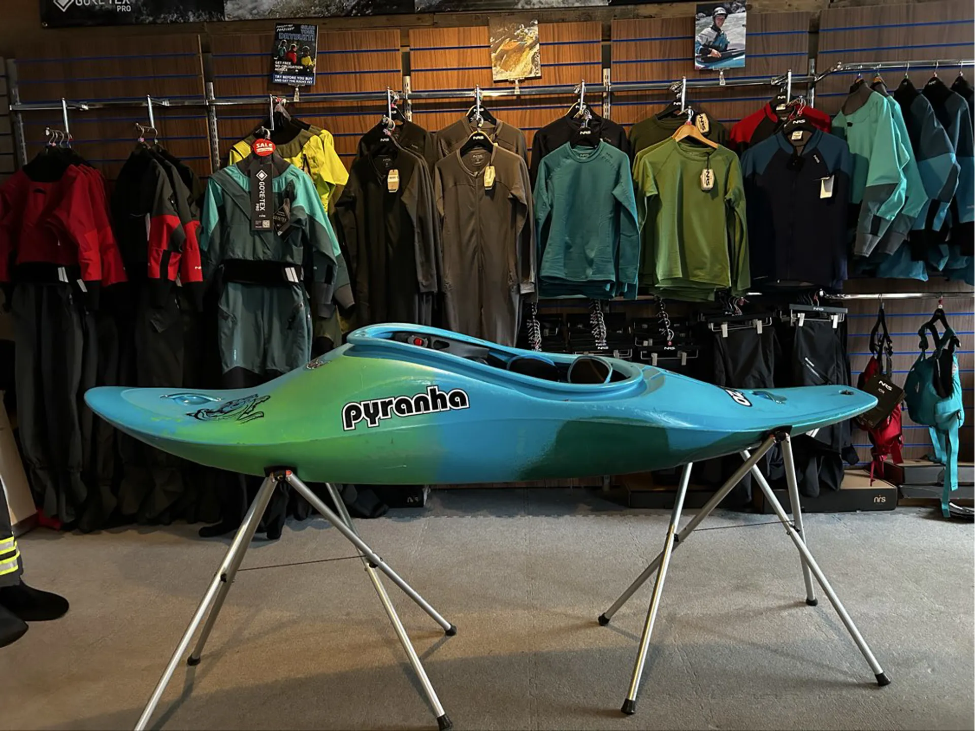 Pyranha Ozone Freeride Kayak Large Turquoise/Green Ex Demo