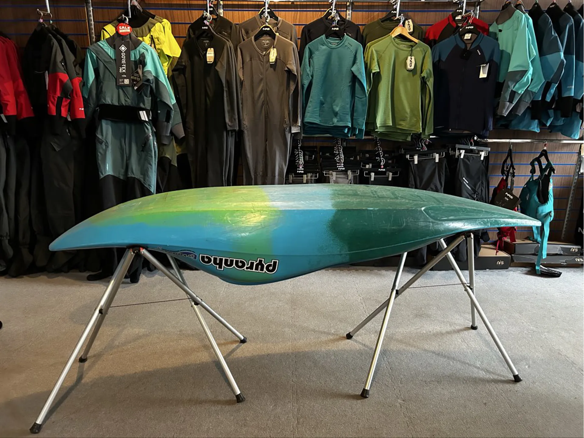 Pyranha Ozone Freeride Kayak Large Turquoise/Green Ex Demo