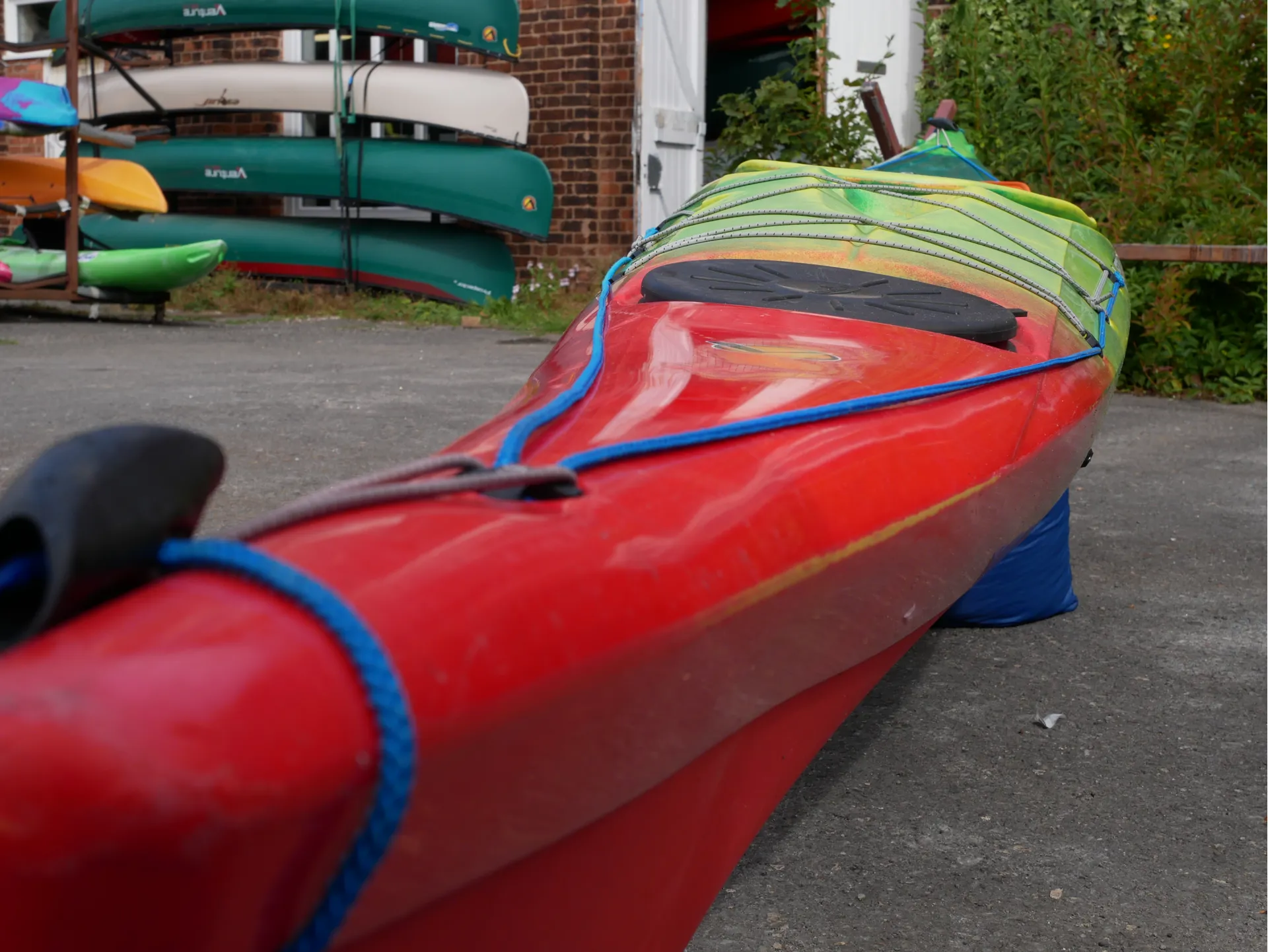 Venture Easky 15 Yellow Green Red Skeg Used