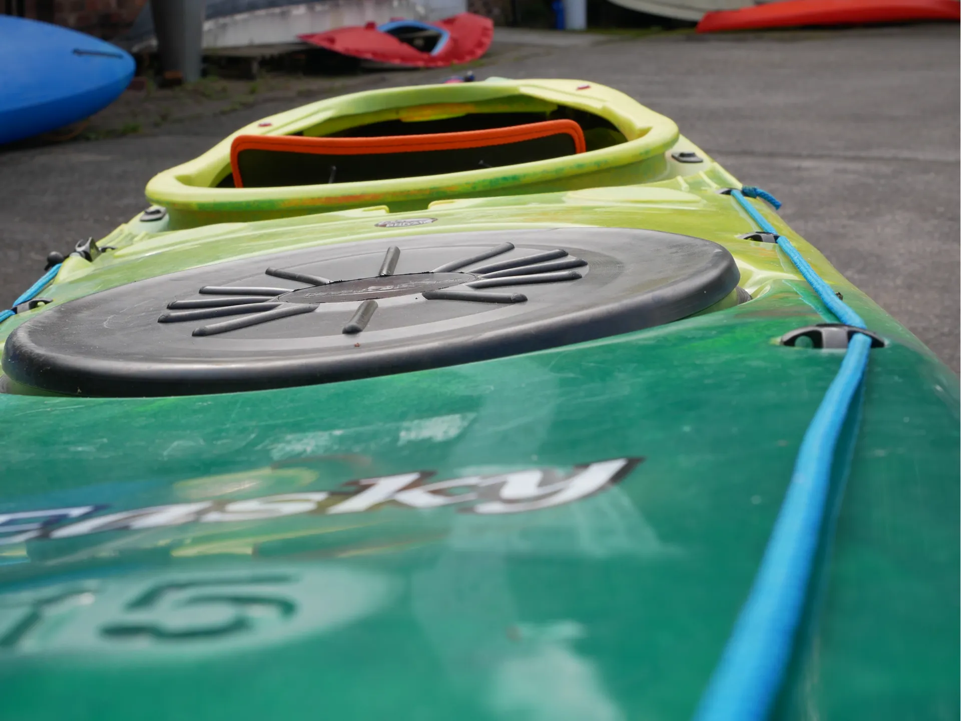 Venture Easky 15 Yellow Green Red Skeg Used